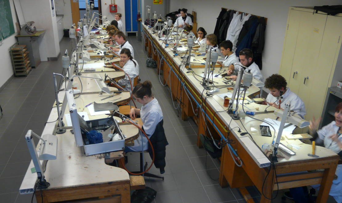 SEPR de Lyon : Une grande palette de formations en bijouterie - L ...